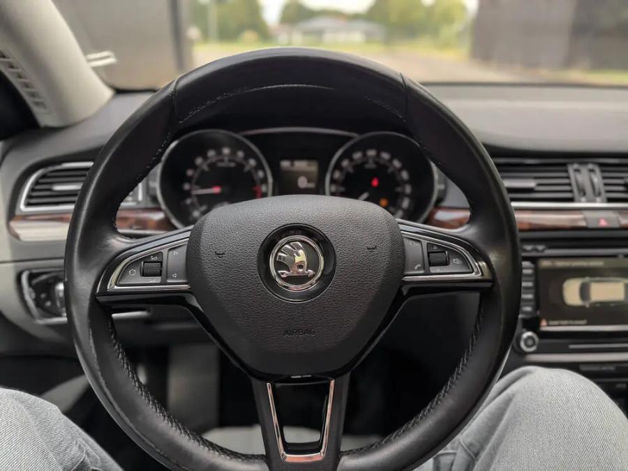 Brūns Skoda SuperB 2015 Jelgava, ar dzinēja tilpumu 1.60 L un nobraukumu 154 tūkst. km par 7500 €, foto 18 vietnē AUTOMOTO.COM.LV