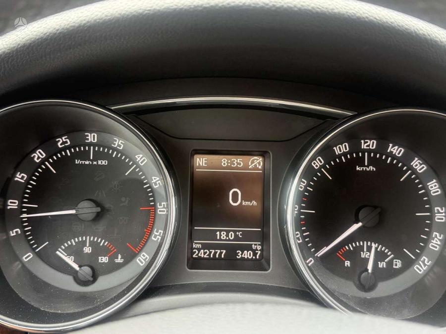 Brūns Skoda SuperB 2015 Raseiniai, ar dzinēja tilpumu 1.60 L un nobraukumu 244 tūkst. km par 6999 €, foto 30 vietnē AUTOMOTO.COM.LV