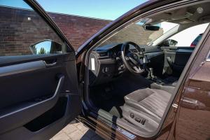 Brown Skoda SuperB 2016 in Marijampole, with an engine capacity of 1.97 L and mileage of 179 thousand km for 15950 €, photo 29 on AUTOMOTO.COM.LV