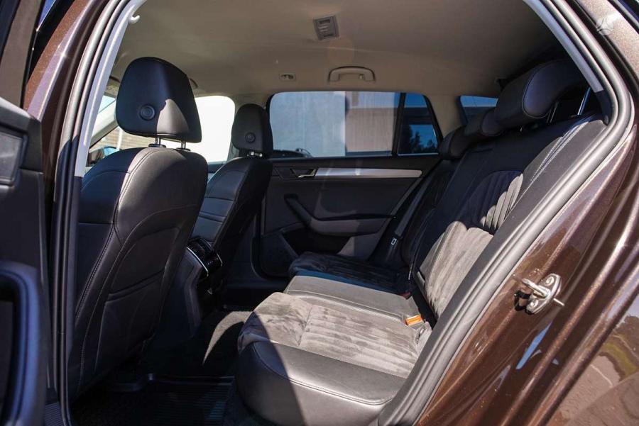 Brown Skoda SuperB 2016 in Marijampole, with an engine capacity of 1.97 L and mileage of 179 thousand km for 15950 €, photo 38 on AUTOMOTO.COM.LV