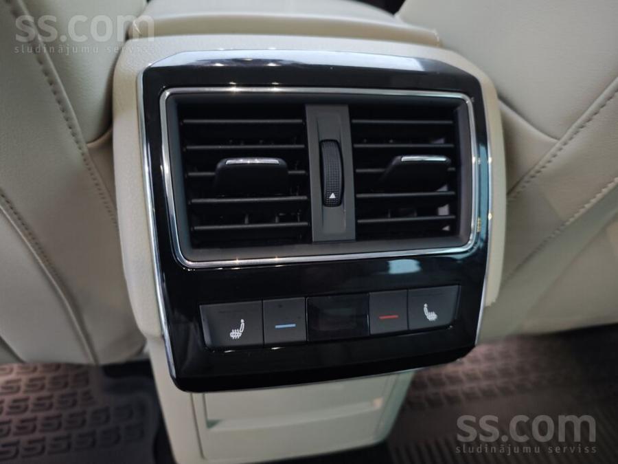 Brown Skoda SuperB 2018 in Riga, with an engine capacity of 2.00 L and mileage of 158 thousand km for 17399 €, photo 12 on AUTOMOTO.COM.LV