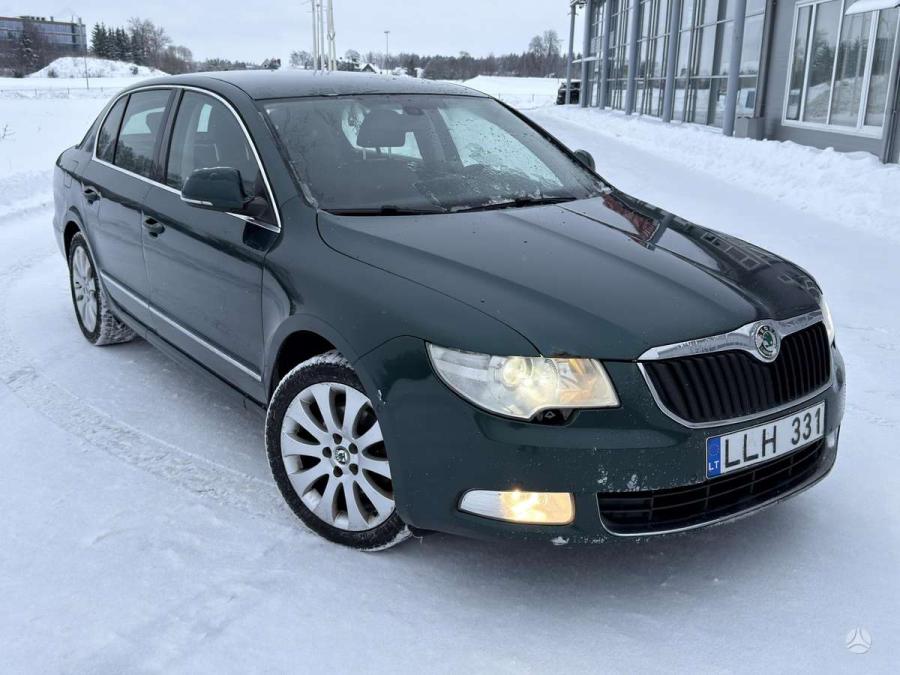 Green Skoda SuperB 2009 in Vilnius, with an engine capacity of 1.97 L and mileage of 524 thousand km for 2350 €, photo 1 on AUTOMOTO.COM.LV