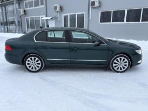 Green Skoda SuperB 2009 in Vilnius, with an engine capacity of 1.97 L and mileage of 524 thousand km for 2350 €, photo 2 on AUTOMOTO.COM.LV
