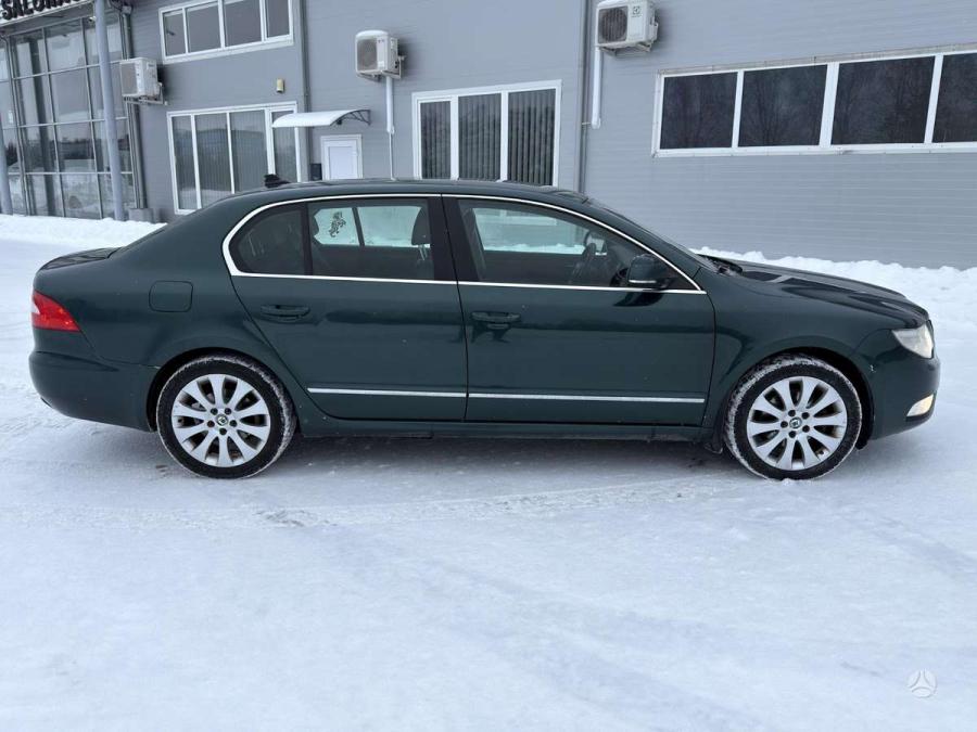 Green Skoda SuperB 2009 in Vilnius, with an engine capacity of 1.97 L and mileage of 524 thousand km for 2350 €, photo 2 on AUTOMOTO.COM.LV