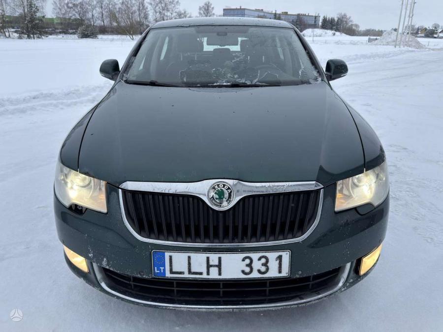 Green Skoda SuperB 2009 in Vilnius, with an engine capacity of 1.97 L and mileage of 524 thousand km for 2350 €, photo 4 on AUTOMOTO.COM.LV