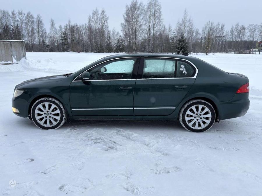 Green Skoda SuperB 2009 in Vilnius, with an engine capacity of 1.97 L and mileage of 524 thousand km for 2350 €, photo 5 on AUTOMOTO.COM.LV