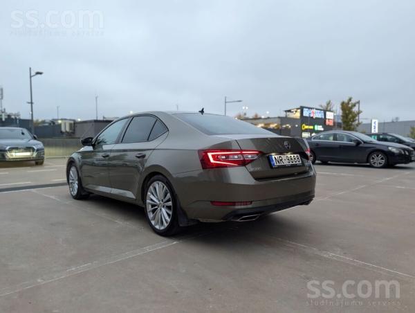 Skoda SuperB 2016 Rīga vietnē Zaļš Skoda SuperB 2016 Rīga, ar dzinēja tilpumu 2.00 L un nobraukumu 119 tūkst. km par 15900 €, foto 5 vietnē AUTOMOTO.COM.LV