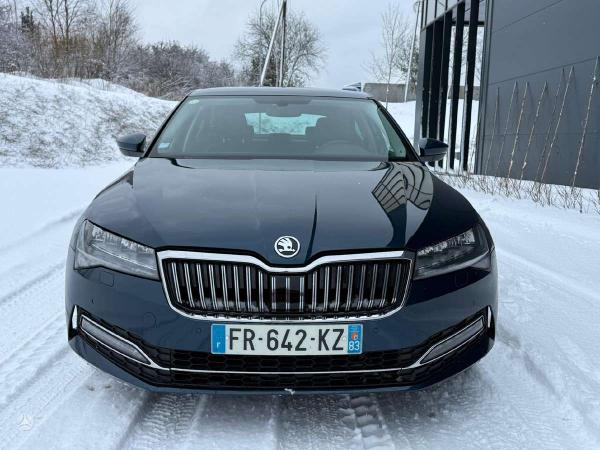 Green Skoda SuperB 2020 in Vilnius, with an engine capacity of 1.97 L and mileage of 275 thousand km for 12200 €, photo 1 on AUTOMOTO.COM.LV