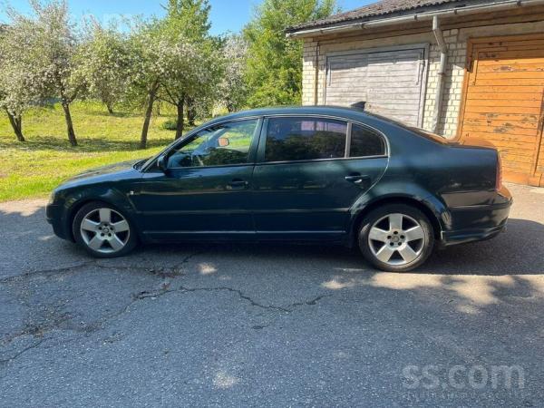 Green Skoda SuperB 2003 in Riga, with an engine capacity of 2.50 L and mileage of 400 thousand km for 600 €, photo 4 on AUTOMOTO.COM.LV