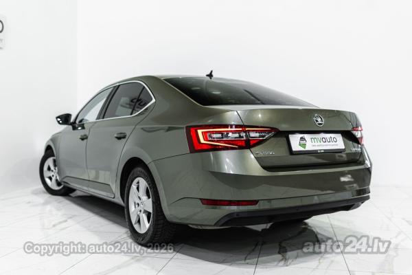 Green Skoda SuperB 2016 in Tallinn, with an engine capacity of 1.80 L and mileage of 136 thousand km for 12990 €, photo 6 on AUTOMOTO.COM.LV