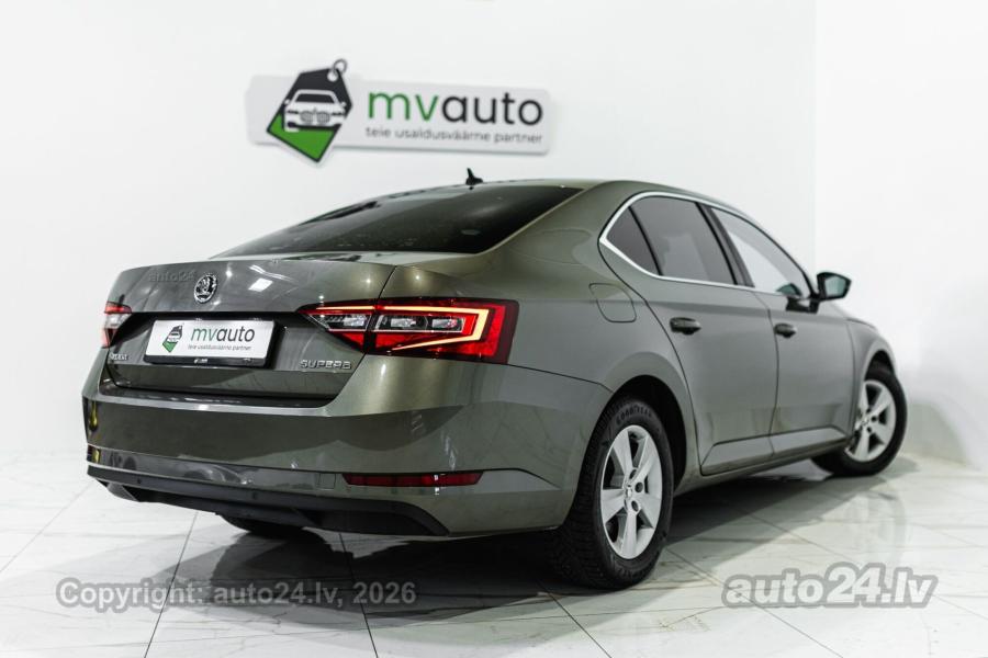 Zaļš Skoda SuperB 2016 Tallina, ar dzinēja tilpumu 1.80 L un nobraukumu 136 tūkst. km par 12990 €, foto 9 vietnē AUTOMOTO.COM.LV