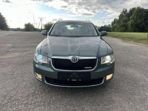 Green Skoda SuperB 2012 in Siauliai, with an engine capacity of 1.60 L and mileage of 280 thousand km for 4950 €, photo 3 on AUTOMOTO.COM.LV