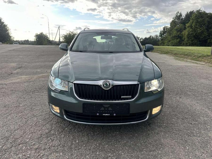 Green Skoda SuperB 2012 in Siauliai, with an engine capacity of 1.60 L and mileage of 280 thousand km for 4950 €, photo 3 on AUTOMOTO.COM.LV