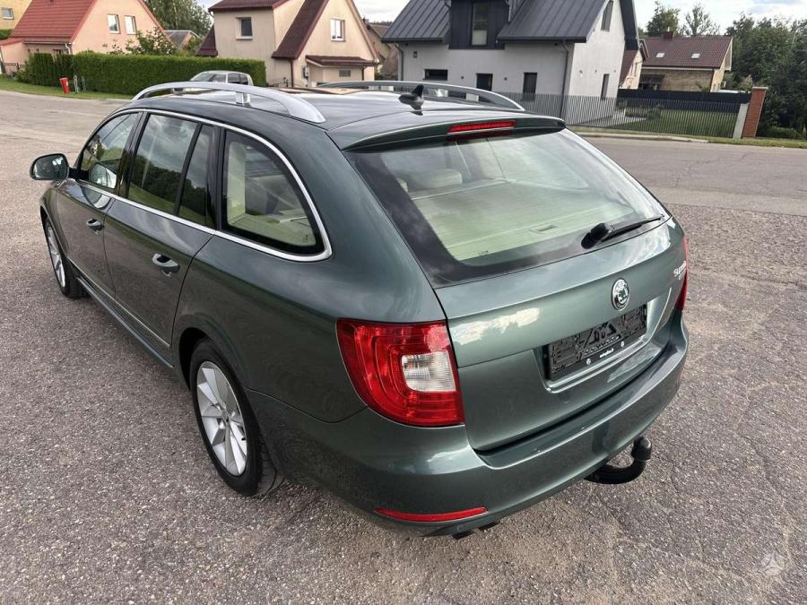 Green Skoda SuperB 2012 in Siauliai, with an engine capacity of 1.60 L and mileage of 280 thousand km for 4950 €, photo 7 on AUTOMOTO.COM.LV