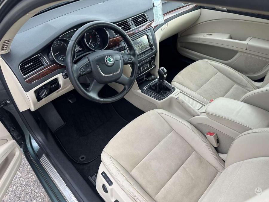Green Skoda SuperB 2012 in Siauliai, with an engine capacity of 1.60 L and mileage of 280 thousand km for 4950 €, photo 14 on AUTOMOTO.COM.LV