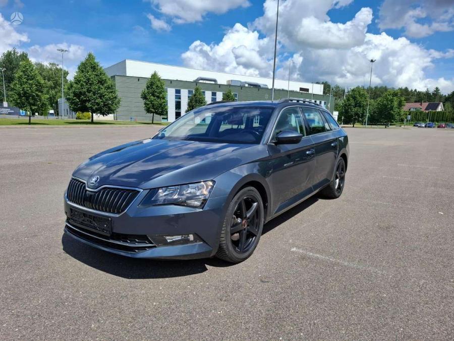 Green Skoda SuperB 2016 in Utena, with an engine capacity of 1.97 L and mileage of 142 thousand km for 11200 €, photo 3 on AUTOMOTO.COM.LV