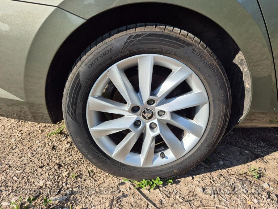 Zaļš Skoda SuperB 2017 Tartu, ar dzinēja tilpumu 1.60 L un nobraukumu 220 tūkst. km par 12900 €, foto 11 vietnē AUTOMOTO.COM.LV