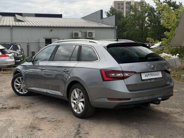 Green Skoda SuperB 2017 in Mazeikiai, with an engine capacity of 1.60 L and mileage of 253 thousand km for 10900 €, photo 5 on AUTOMOTO.COM.LV