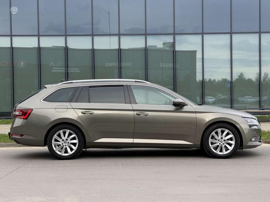 Green Skoda SuperB 2017 in Siauliai, with an engine capacity of 1.80 L and mileage of 209 thousand km for 10990 €, photo 5 on AUTOMOTO.COM.LV