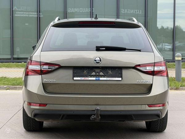 Green Skoda SuperB 2017 in Siauliai, with an engine capacity of 1.80 L and mileage of 209 thousand km for 10990 €, photo 7 on AUTOMOTO.COM.LV