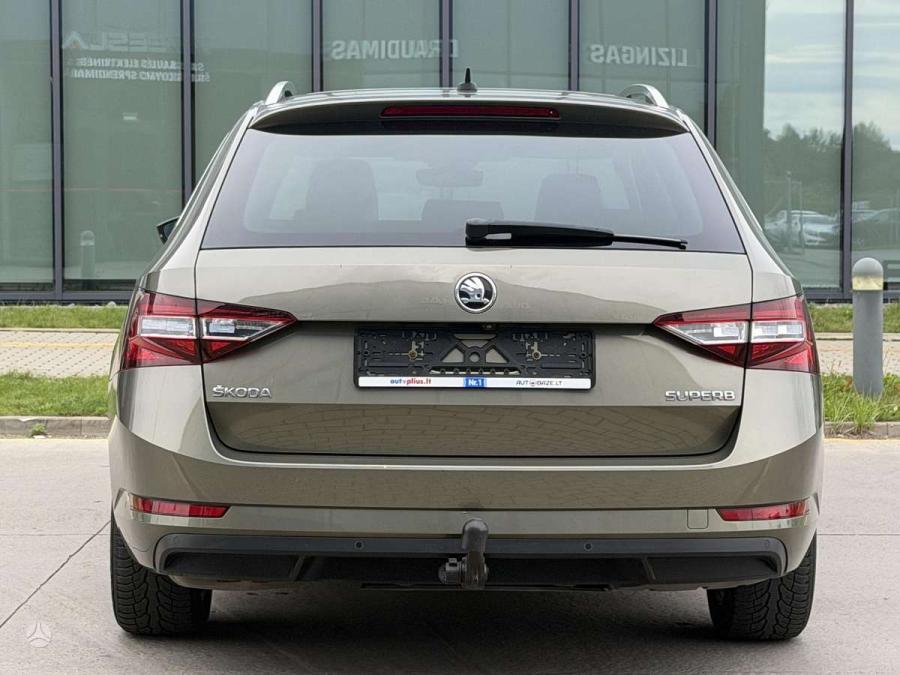 Green Skoda SuperB 2017 in Siauliai, with an engine capacity of 1.80 L and mileage of 209 thousand km for 10990 €, photo 7 on AUTOMOTO.COM.LV