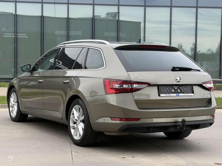 Green Skoda SuperB 2017 in Siauliai, with an engine capacity of 1.80 L and mileage of 209 thousand km for 10990 €, photo 8 on AUTOMOTO.COM.LV