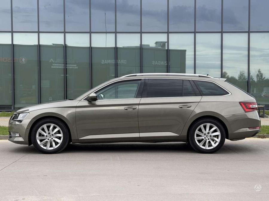 Green Skoda SuperB 2017 in Siauliai, with an engine capacity of 1.80 L and mileage of 209 thousand km for 10990 €, photo 9 on AUTOMOTO.COM.LV