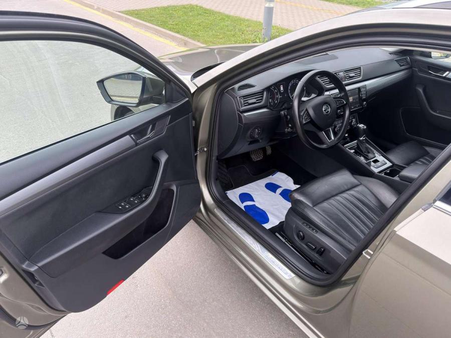 Green Skoda SuperB 2017 in Siauliai, with an engine capacity of 1.80 L and mileage of 209 thousand km for 10990 €, photo 12 on AUTOMOTO.COM.LV