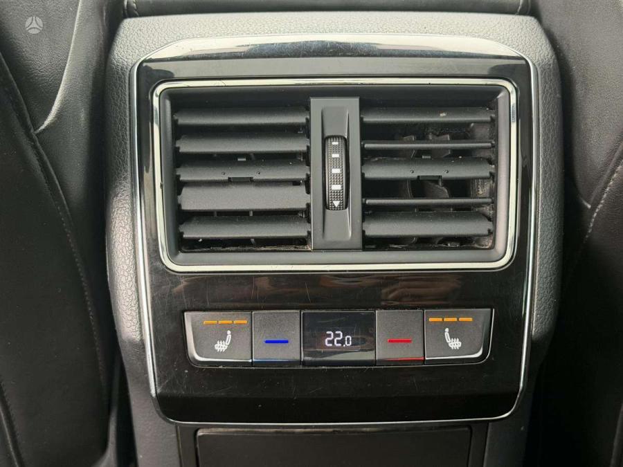 Green Skoda SuperB 2017 in Siauliai, with an engine capacity of 1.80 L and mileage of 209 thousand km for 10990 €, photo 21 on AUTOMOTO.COM.LV