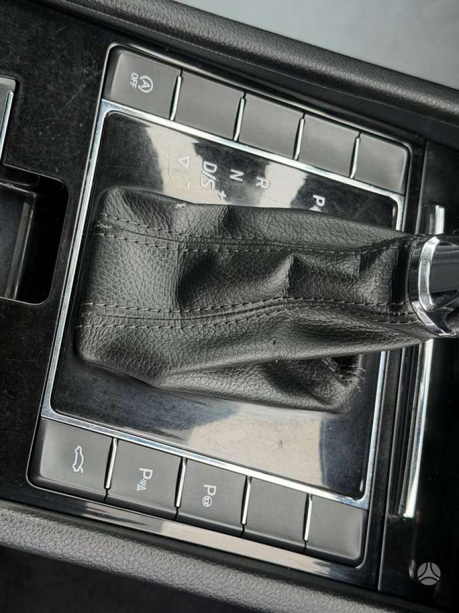 Green Skoda SuperB 2017 in Siauliai, with an engine capacity of 1.80 L and mileage of 209 thousand km for 10990 €, photo 27 on AUTOMOTO.COM.LV