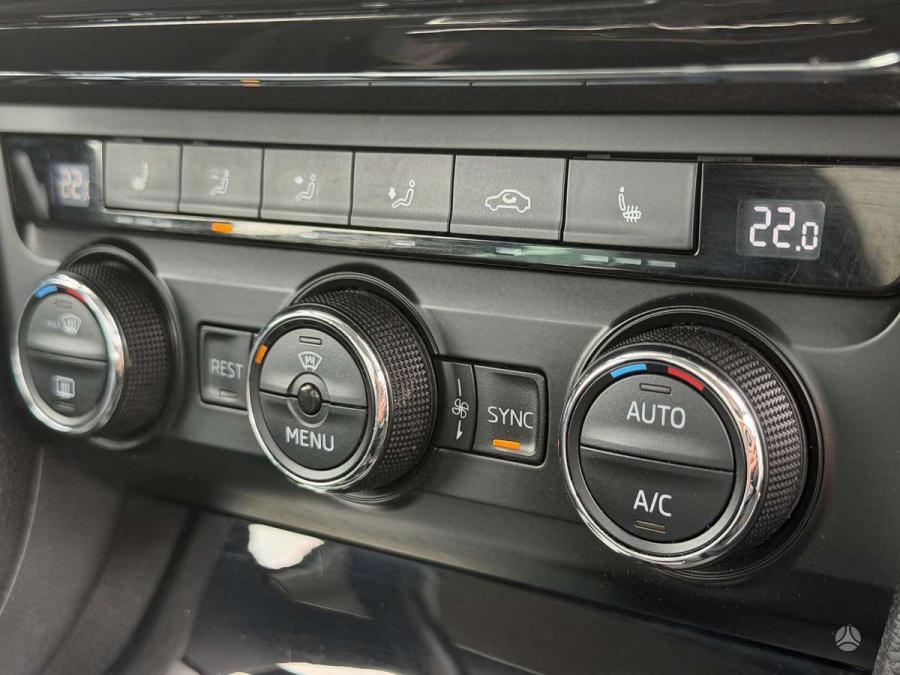Green Skoda SuperB 2017 in Siauliai, with an engine capacity of 1.80 L and mileage of 209 thousand km for 10990 €, photo 28 on AUTOMOTO.COM.LV