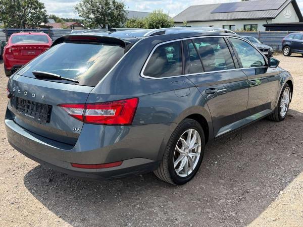 Green Skoda SuperB 2022 in Kaunas, with an engine capacity of 0.00 L and mileage of 390 thousand km for 9480 €, photo 3 on AUTOMOTO.COM.LV