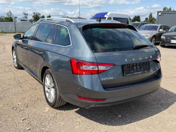 Green Skoda SuperB 2022 in Kaunas, with an engine capacity of 0.00 L and mileage of 390 thousand km for 9480 €, photo 4 on AUTOMOTO.COM.LV