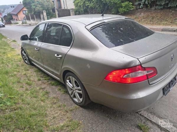 Grey Skoda SuperB 2009 in Kaunas, with an engine capacity of 2.00 L and mileage of 334 thousand km for 2700 €, photo 5 on AUTOMOTO.COM.LV