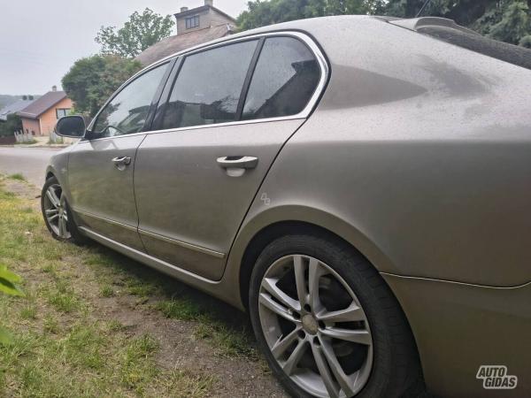 Grey Skoda SuperB 2009 in Kaunas, with an engine capacity of 2.00 L and mileage of 334 thousand km for 2700 €, photo 7 on AUTOMOTO.COM.LV