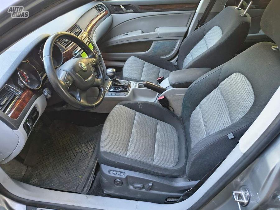 Grey Skoda SuperB 2009 in Kaunas, with an engine capacity of 2.00 L and mileage of 334 thousand km for 2700 €, photo 10 on AUTOMOTO.COM.LV