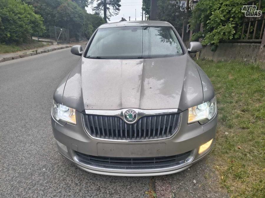 Grey Skoda SuperB 2009 in Kaunas, with an engine capacity of 2.00 L and mileage of 334 thousand km for 2600 €, photo 1 on AUTOMOTO.COM.LV