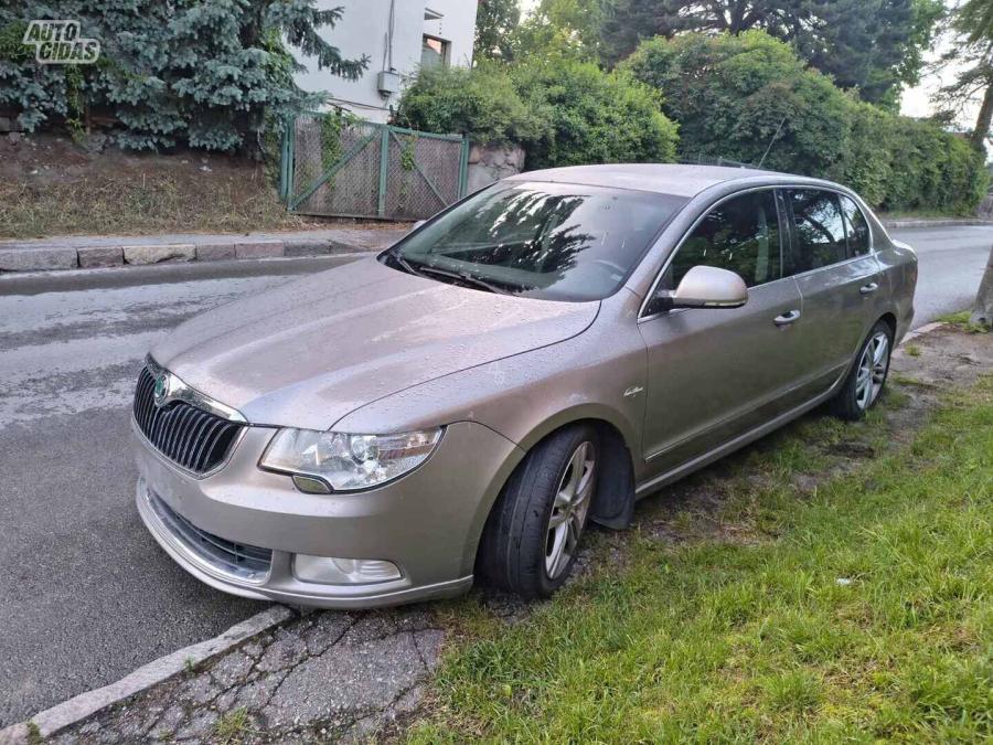 Grey Skoda SuperB 2009 in Kaunas, with an engine capacity of 2.00 L and mileage of 334 thousand km for 2600 €, photo 3 on AUTOMOTO.COM.LV