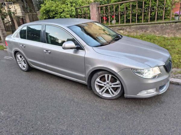 Pelēks Skoda SuperB 2009 Kauņa, ar dzinēja tilpumu 2.00 L un nobraukumu 334 tūkst. km par 2600 €, foto 3 vietnē AUTOMOTO.COM.LV