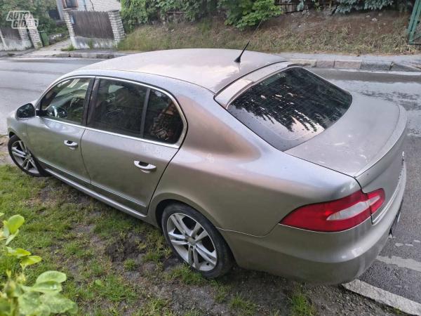 Pelēks Skoda SuperB 2009 Kauņa, ar dzinēja tilpumu 2.00 L un nobraukumu 334 tūkst. km par 2600 €, foto 4 vietnē AUTOMOTO.COM.LV