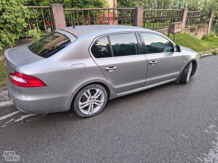 Grey Skoda SuperB 2009 in Kaunas, with an engine capacity of 2.00 L and mileage of 334 thousand km for 2600 €, photo 6 on AUTOMOTO.COM.LV