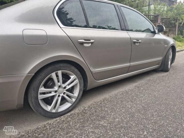 Pelēks Skoda SuperB 2009 Kauņa, ar dzinēja tilpumu 2.00 L un nobraukumu 334 tūkst. km par 2600 €, foto 7 vietnē AUTOMOTO.COM.LV