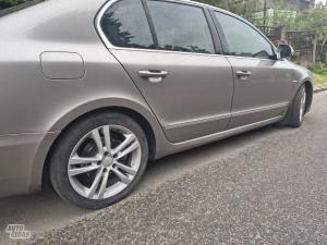 Grey Skoda SuperB 2009 in Kaunas, with an engine capacity of 2.00 L and mileage of 334 thousand km for 2600 €, photo 8 on AUTOMOTO.COM.LV