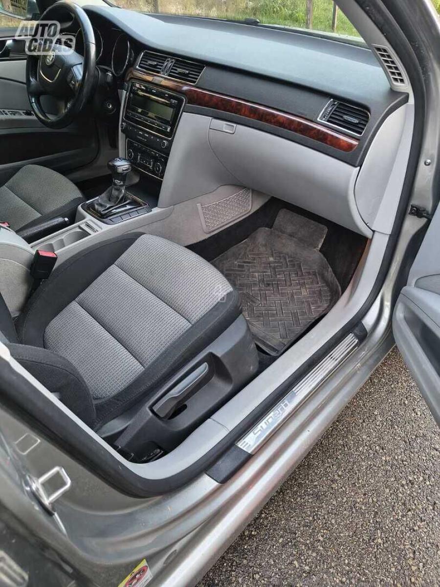 Grey Skoda SuperB 2009 in Kaunas, with an engine capacity of 2.00 L and mileage of 334 thousand km for 2600 €, photo 14 on AUTOMOTO.COM.LV