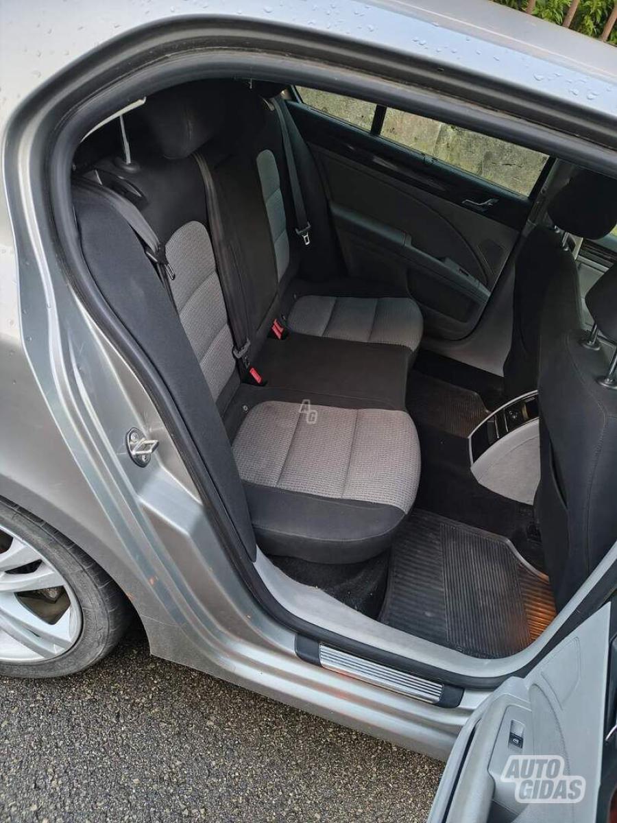 Grey Skoda SuperB 2009 in Kaunas, with an engine capacity of 2.00 L and mileage of 334 thousand km for 2600 €, photo 16 on AUTOMOTO.COM.LV