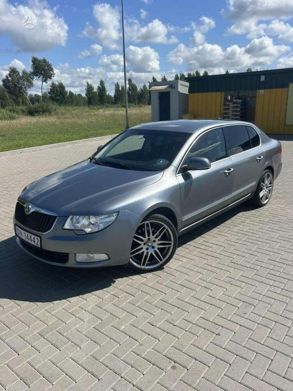 Grey Skoda SuperB 2009 in Klaipeda, with an engine capacity of 1.97 L and mileage of 195 thousand km for 4300 €, photo 1 on AUTOMOTO.COM.LV