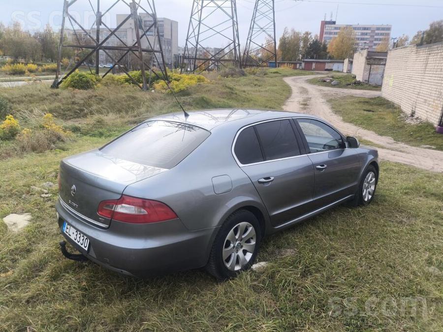 Pelēks Skoda SuperB 2009 Daugavpils, ar dzinēja tilpumu 2.00 L un nobraukumu 315 tūkst. km par 4600 €, foto 5 vietnē AUTOMOTO.COM.LV