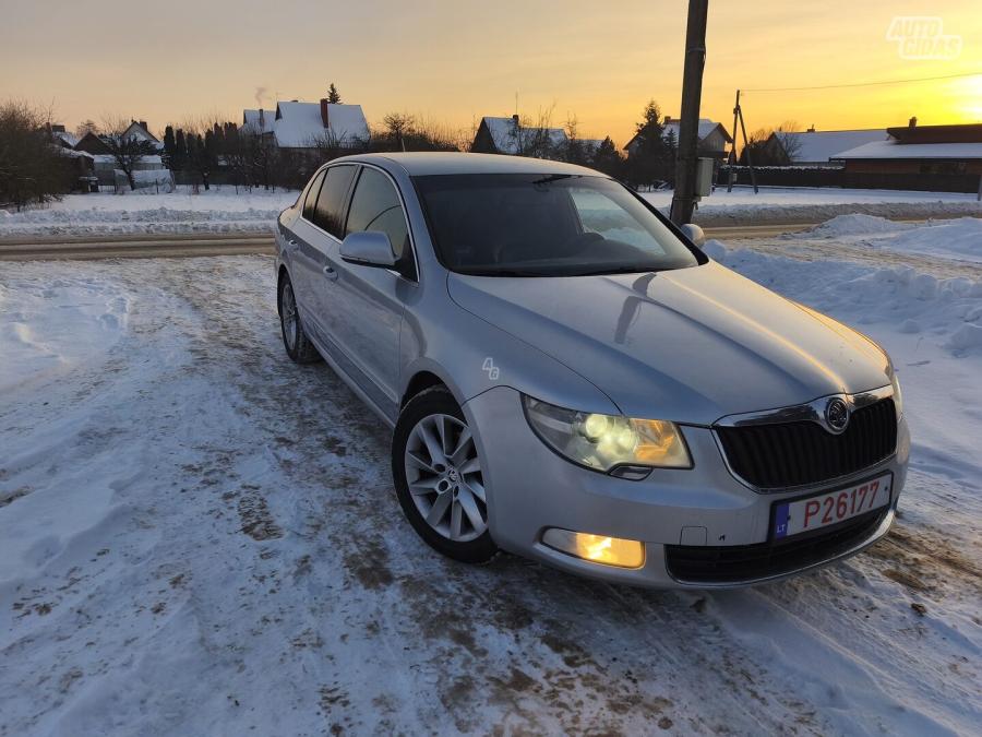 Pelēks Skoda SuperB 2010 Jurbarkas, ar dzinēja tilpumu 2.00 L un nobraukumu 282 tūkst. km par 4500 €, foto 1 vietnē AUTOMOTO.COM.LV