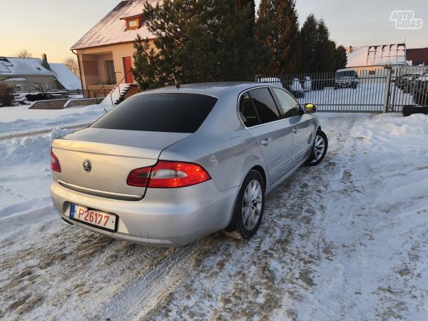 Pelēks Skoda SuperB 2010 Jurbarkas, ar dzinēja tilpumu 2.00 L un nobraukumu 282 tūkst. km par 4500 €, foto 3 vietnē AUTOMOTO.COM.LV