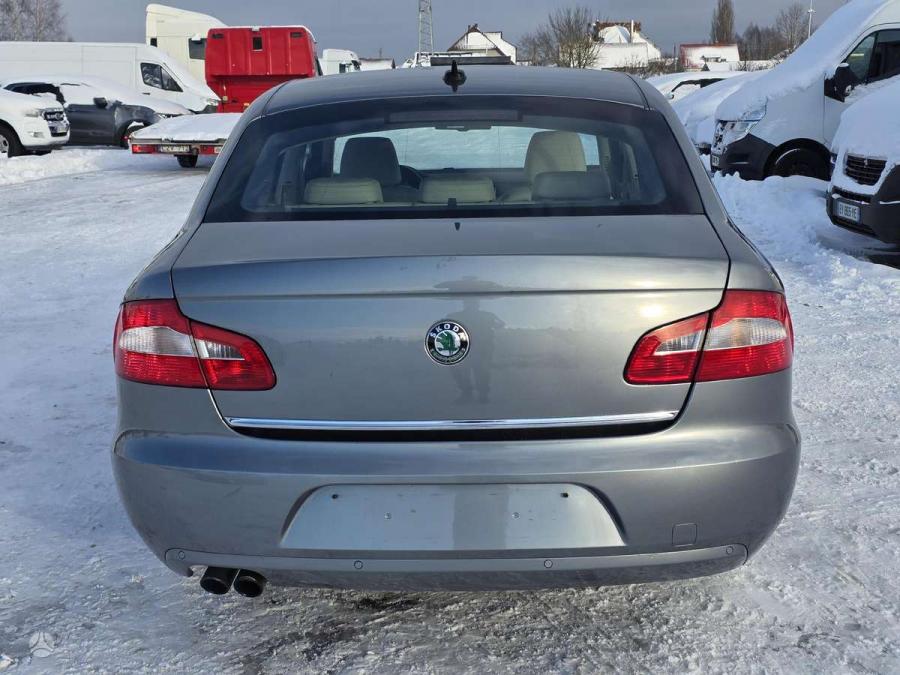 Grey Skoda SuperB 2010 in Taurage, with an engine capacity of 1.97 L and mileage of 250 thousand km for 4650 €, photo 3 on AUTOMOTO.COM.LV